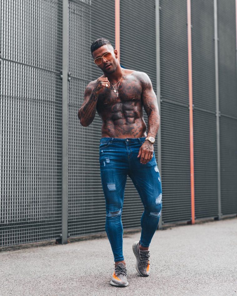 Meet 30-year-old model footballer who remains fit all year round and ...